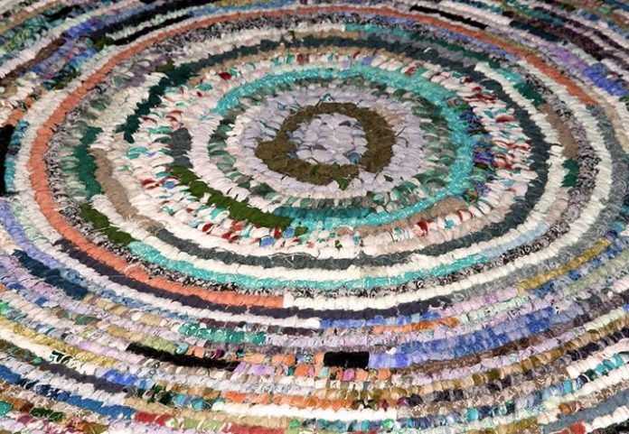 Making a great rug from the rag bag - Backwoods Home Magazine